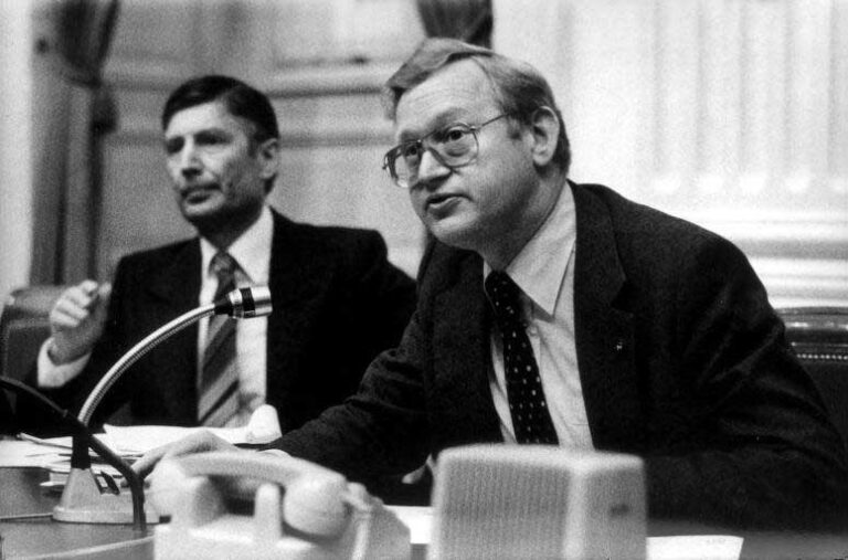 Bij het overlijden van Dries van Agt. Necrologieën missen vaak ...