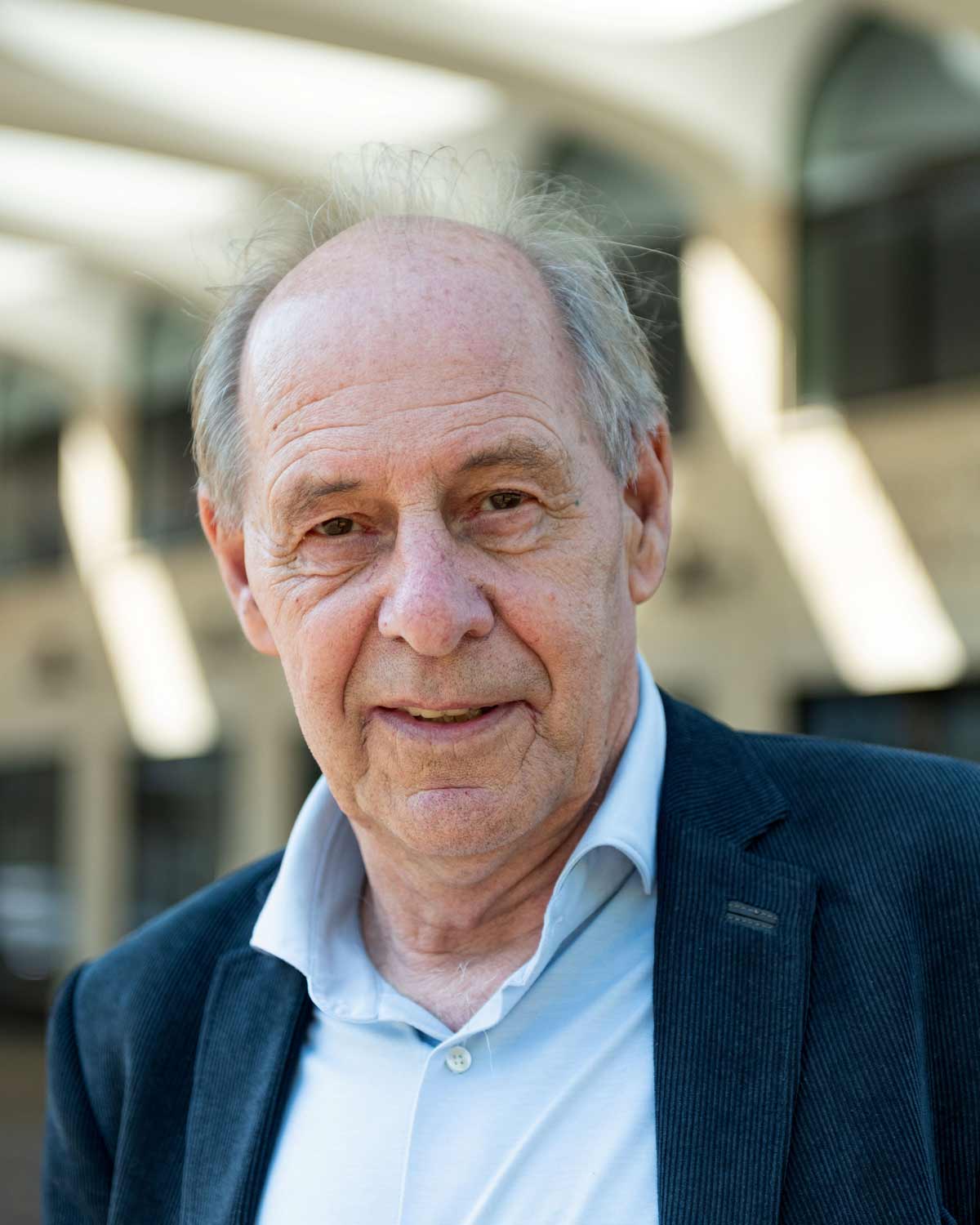 Radiopresentator Govert van Brakel schrijft de biografie van Han ...